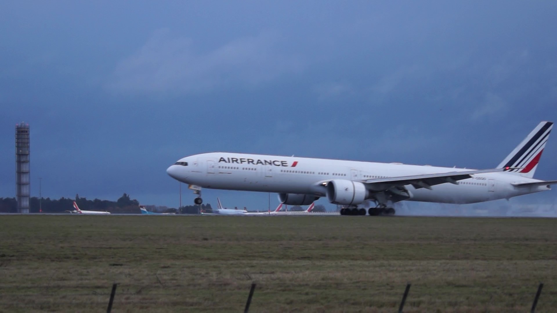 Paris Charles de Gaulle (CDG/LFPG) - Planes Spotter